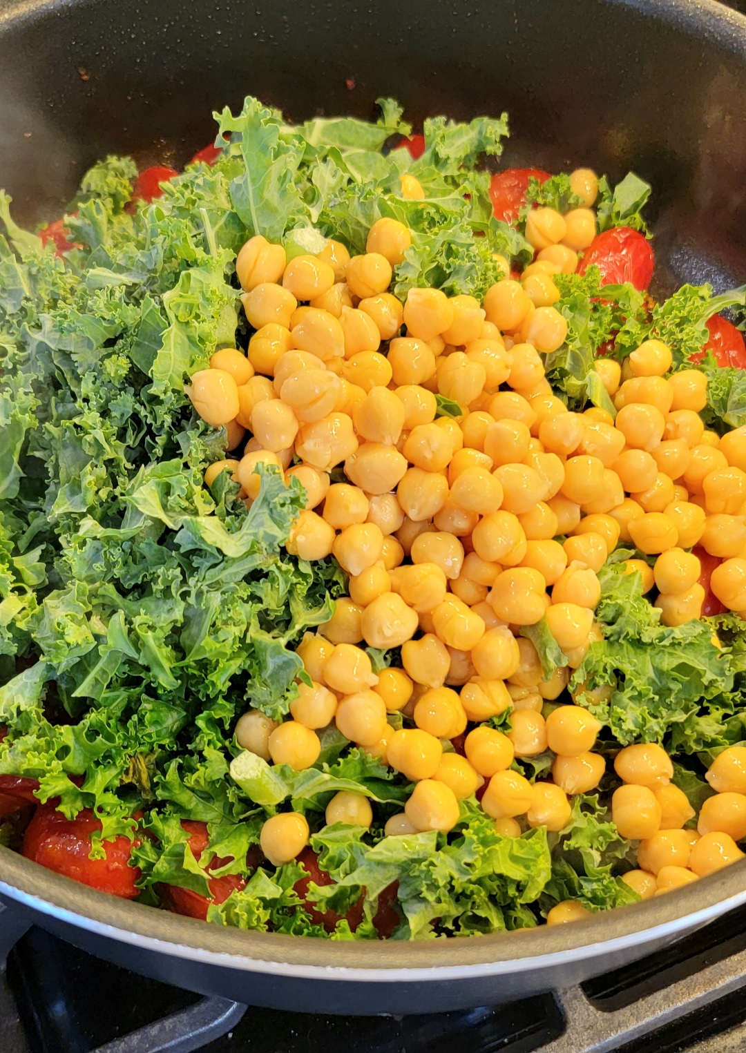 Tomato and Pesto Chic Pea Skillet (15 minute recipe) – Jamie Cooks It Up